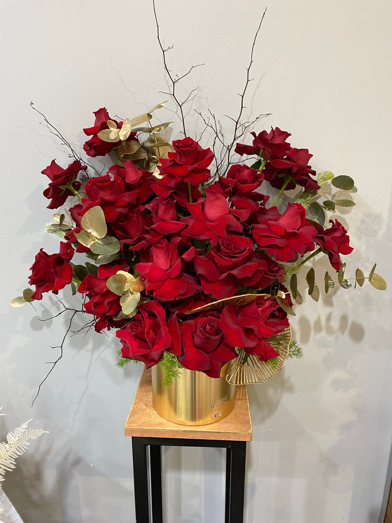 Gold Pot With Premium Red Roses – Flowers in the Woods